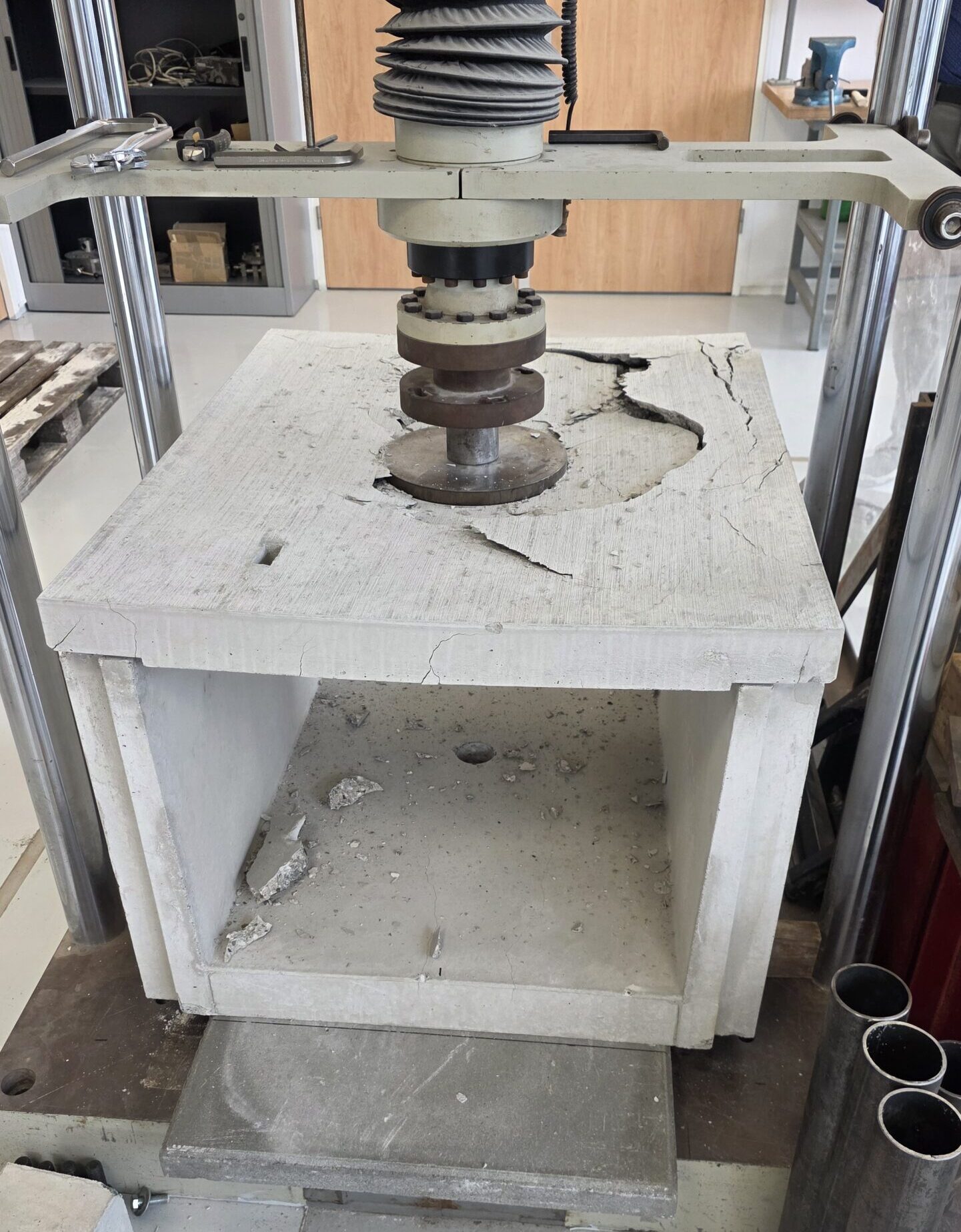 Bezwijkproeven in Nebest-laboratorium voor certificeringstraject ...